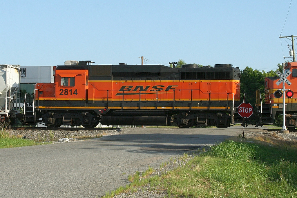 BNSF 2814 on the Memphis local